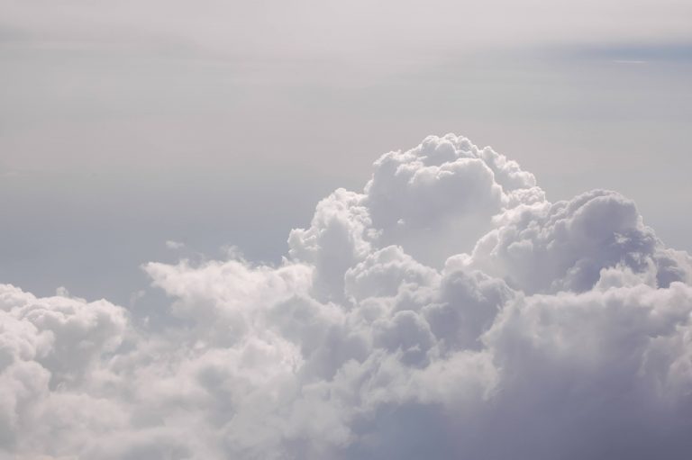 Stretched light grey clouds - PatternPictures