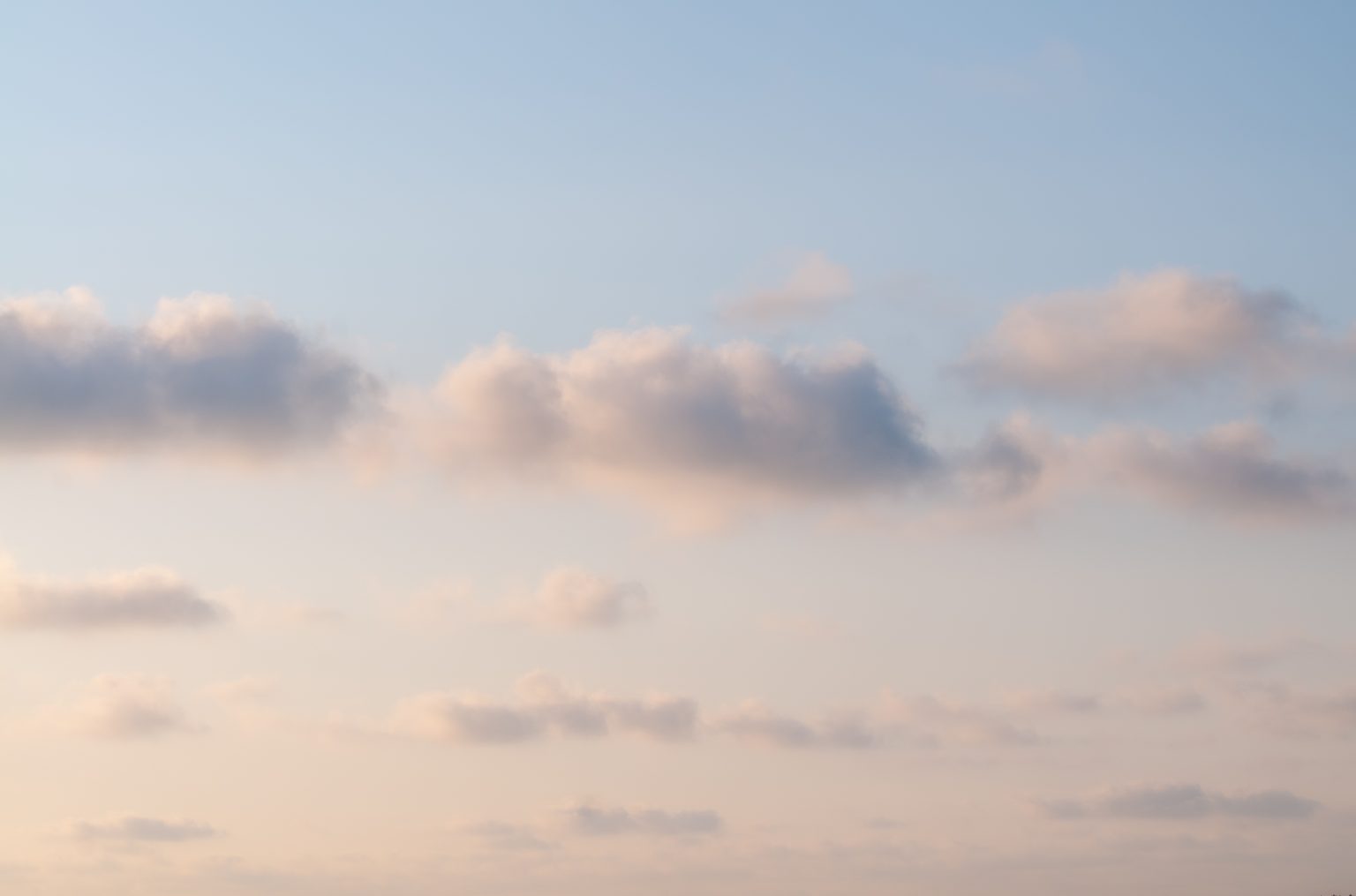 Soft sky clouds background photo - Free sky stockphoto - PatternPictures
